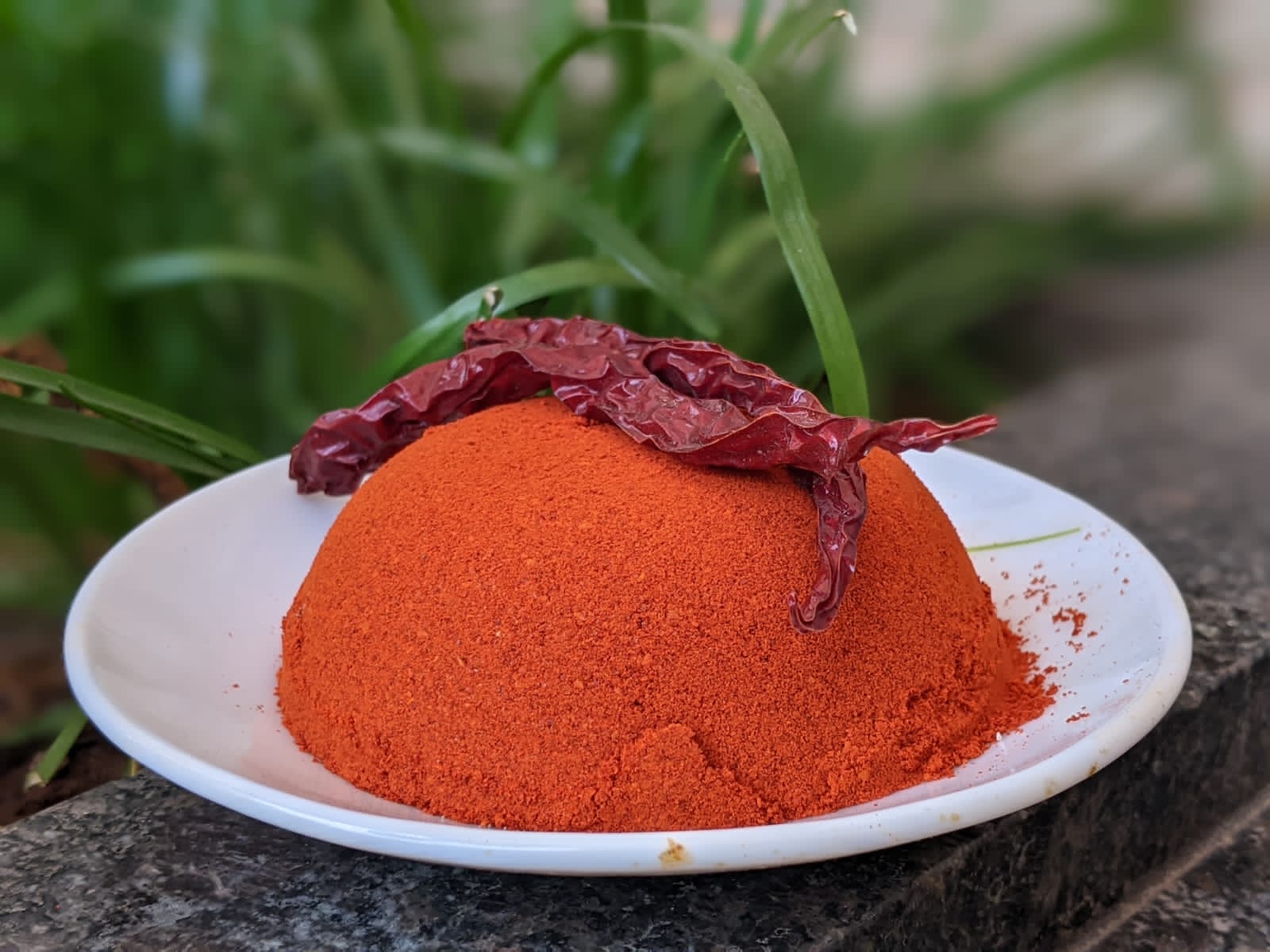 Guntur Mirchi Powder (Pounded with Pestle) – Lekker foods